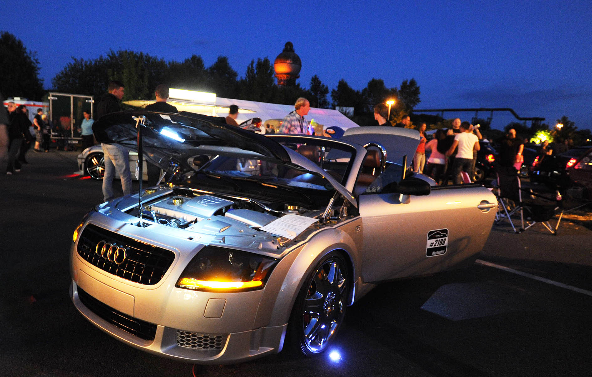 Custom-Car-Night in Ilsede: Tuning-Mekka fürs Peiner Land - Hallo ...