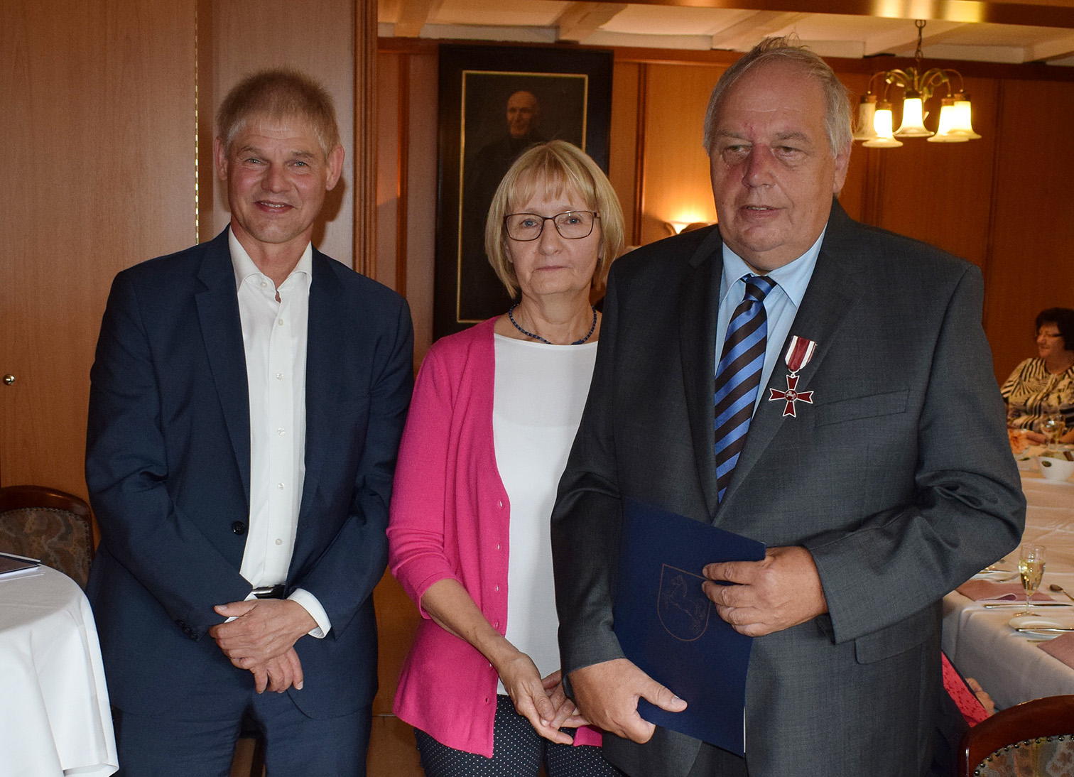 Salzgitter-Thiede: Ortsheimatpfleger erhält Verdienstorden - Hallo ...